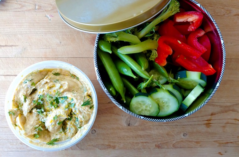 Lemon Herb Hummus for a Picnic at the Museum – EmilyStyle